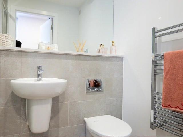 Room at Hagley Road, Birmingham