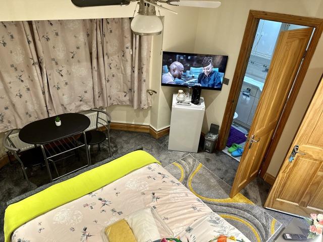 Room at Haddington Road, Greater London