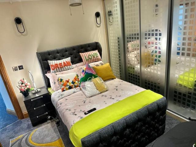 Room at Haddington Road, Greater London