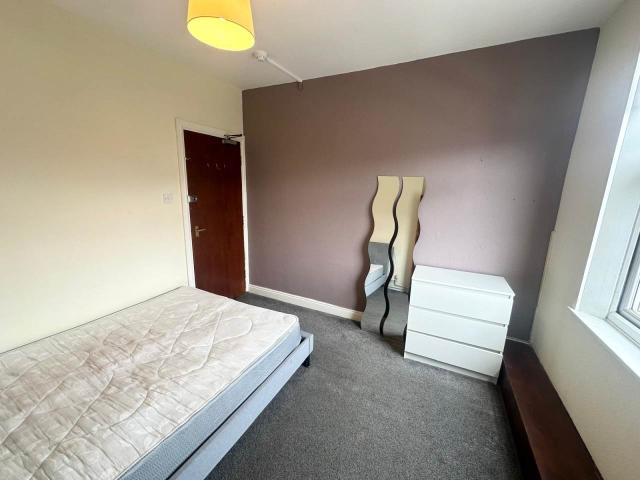 Room at Haddon Avenue, Leeds