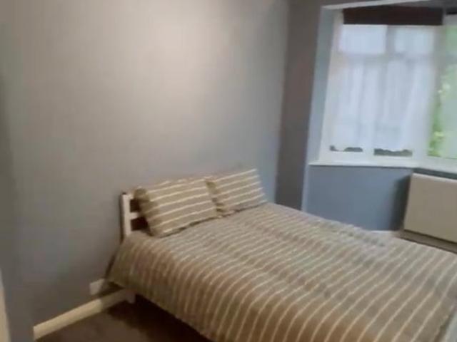 Room at Hainault Road, Greater London