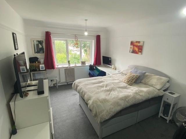 Room at Hale Lane, Greater London