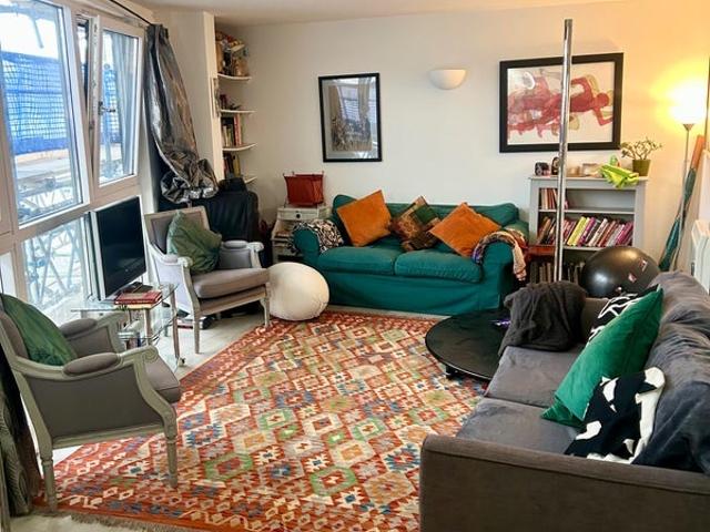 Room at Hales Street, Greater London