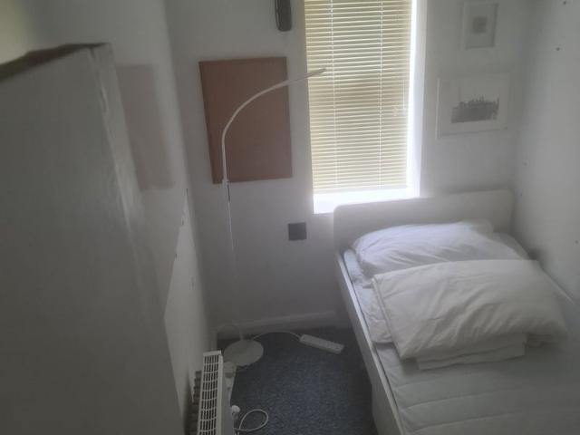 Room at Haling Road, Greater London