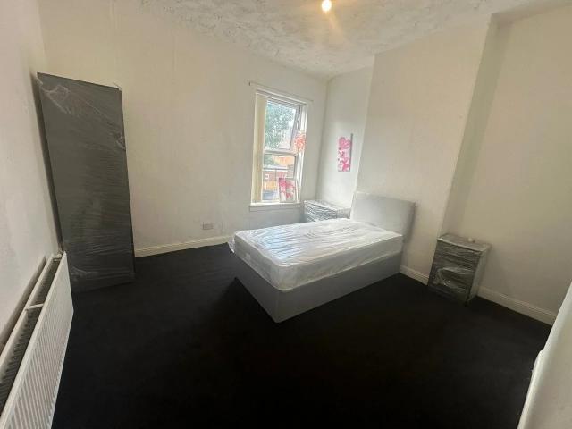 Room at Haliscombe Grove, Birmingham
