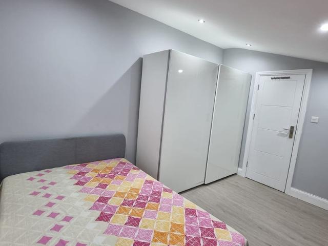 Room at Hall Street, Greater London