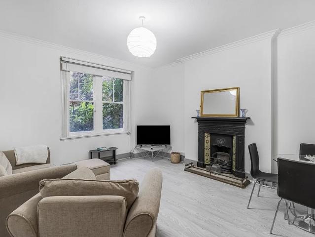 Room at Hall Place, City of Westminster