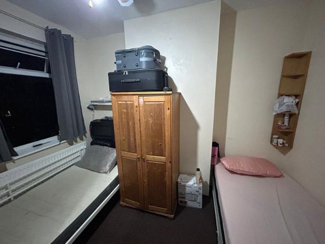 Room at Hall Road, Greater London