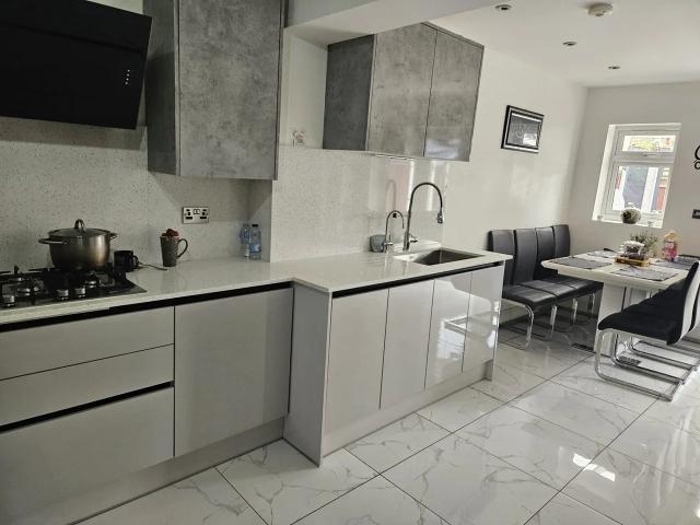 Room at Halsway, Greater London