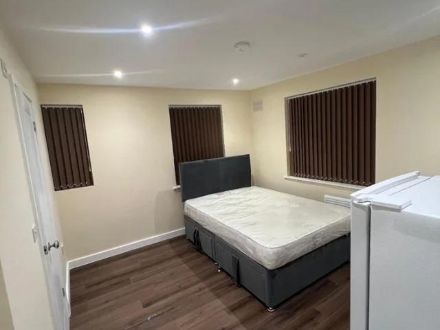 Room at Halsway, Greater London