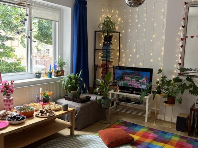 Room at Halton Road, Greater London