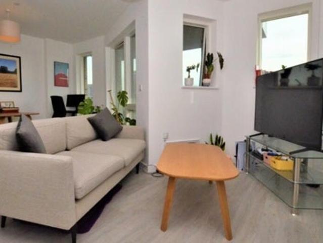 Room at Hammersmith Broadway, Greater London