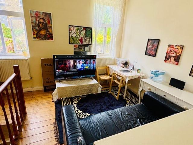 Room at Hammersmith Grove, Greater London