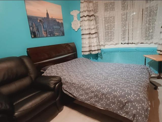 Room at Hambrough Road, Greater London