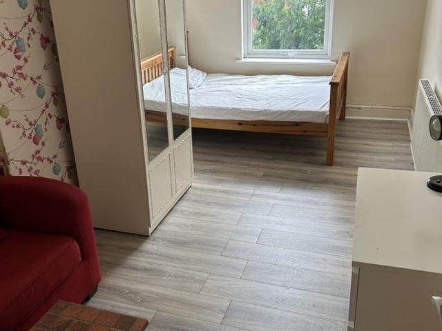 Room at Hamilton Avenue, Leeds