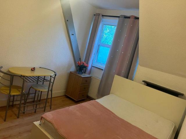 Room at Hamilton Road, Greater London