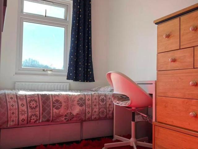 Room at Hamilton Road, Greater London