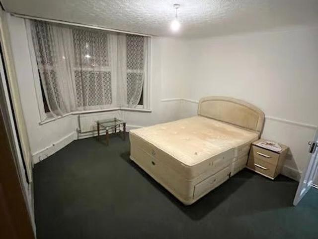 Room at Hamilton Road, Greater London