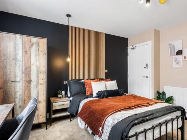 Room at Hamilton Road, Nottingham