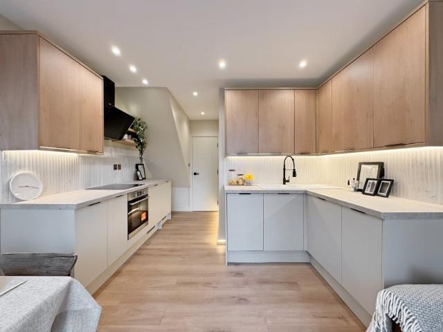 Room at Hampton Street, Greater London