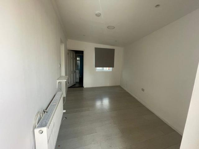 Room at Hampton Road, Greater London