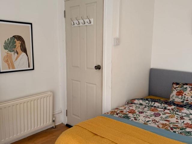 Room at Hampton Road, Greater London