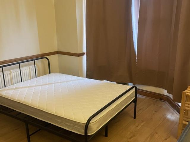 Room at Hampton Road, Greater London