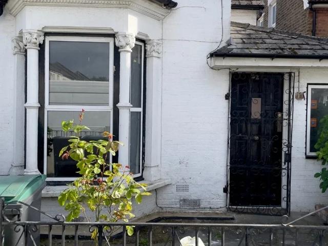 Room at Hampden Road, Greater London
