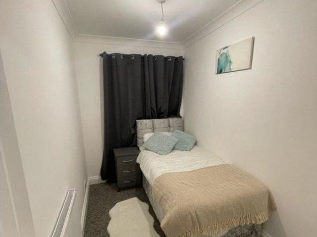 Room at Hanover Gardens, Greater London