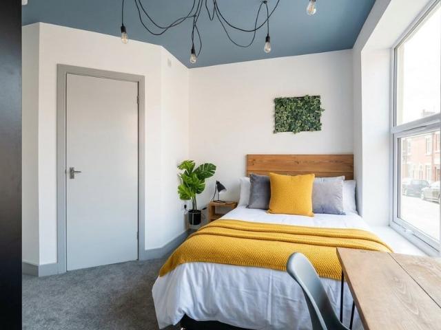 Room at Hanover Street, Newcastle under Lyme
