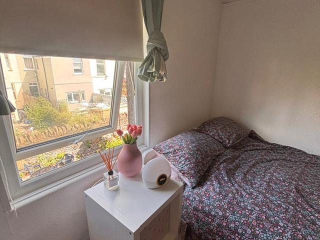 Room at Hanover Street, Cardiff
