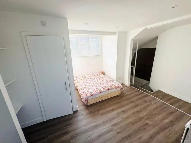 Room at Hanover Road, Greater London