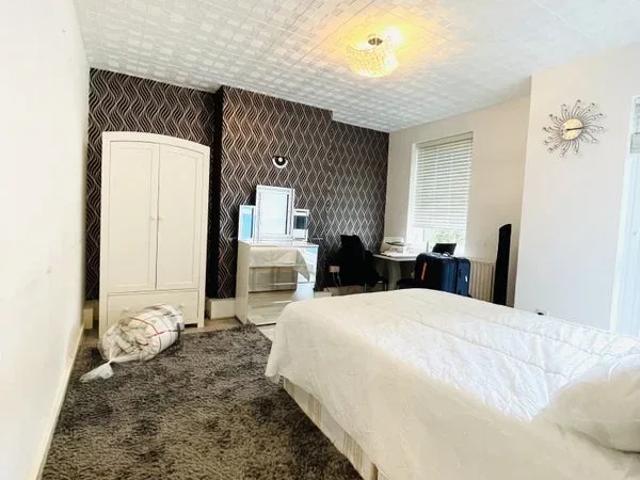 Room at Hanbury Street, Greater London