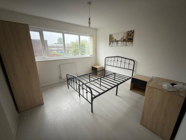Room at Handforth Lane, Runcorn