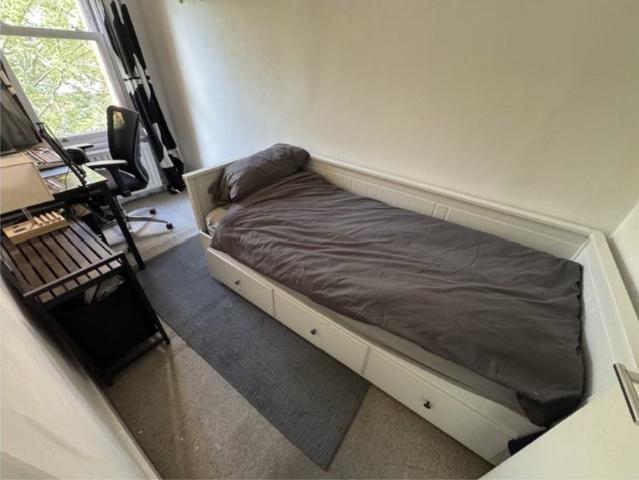 Room at Handforth Road, Greater London