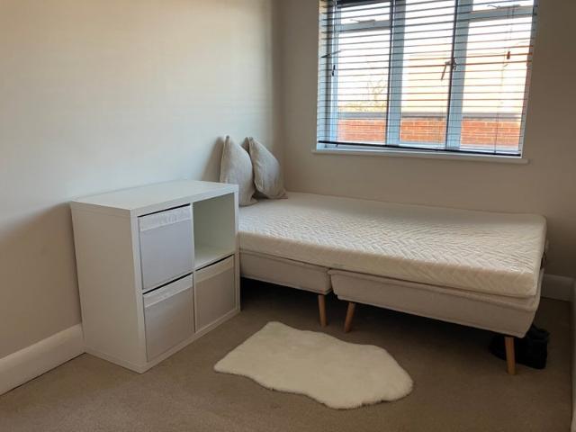 Room at Hanger Green, Greater London