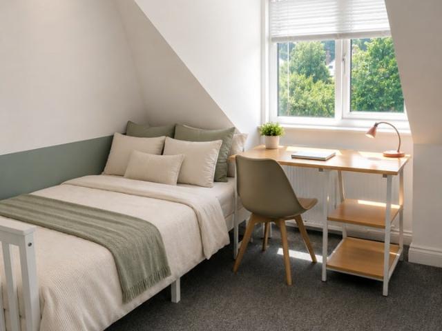 Room at Hankinson Road, Bournemouth