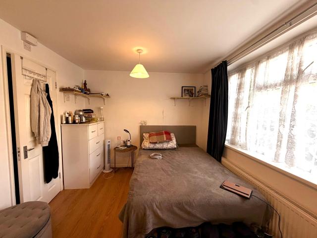Room at Haselbury Road, Greater London
