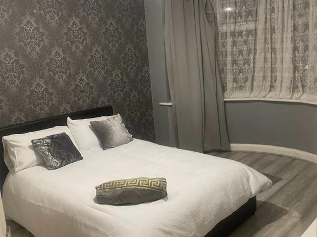 Room at Haslemere Avenue, Greater London