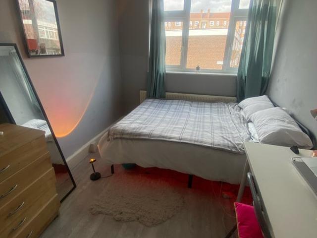 Room at Hassett Road, Greater London