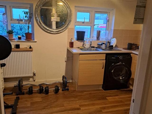 Room at Hastings Road, Bristol