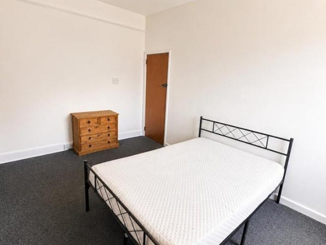 Room at Hastings Street, Plymouth
