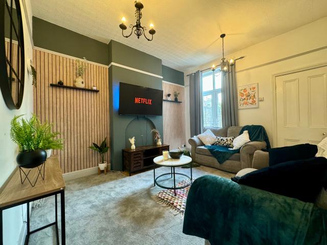 Room at Harold Road, Birmingham