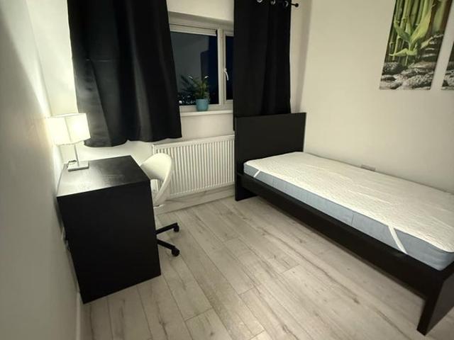 Room at Harborough Avenue, Sheffield