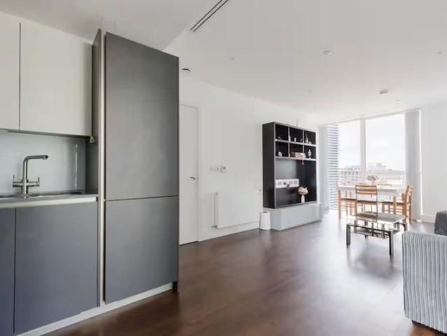 Room at Harbour Way, Greater London