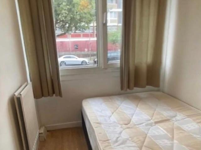 Room at Harbridge Avenue, Greater London