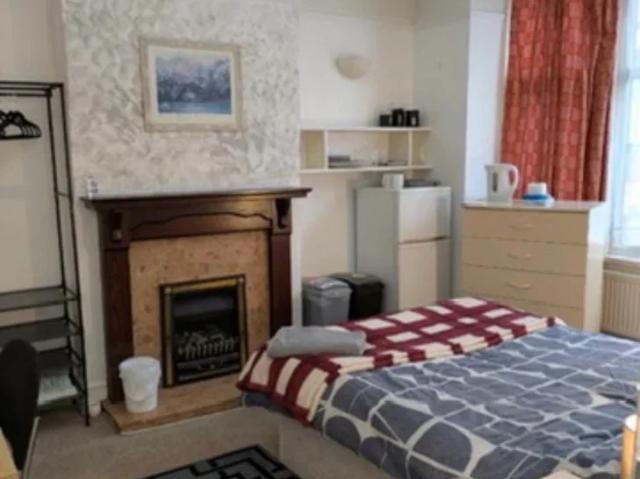Room at Harcourt Street, Kettering