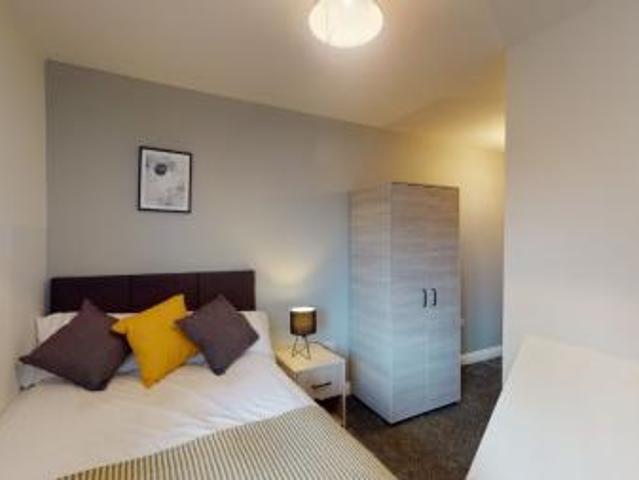 Room at Harcourt Street, Royton