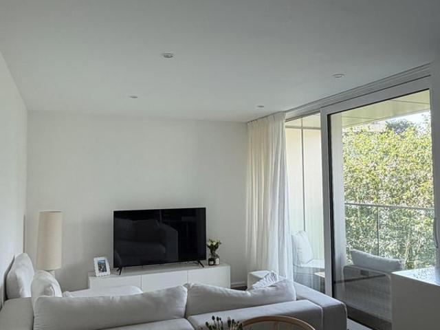 Room at Hardwicks Square, Greater London