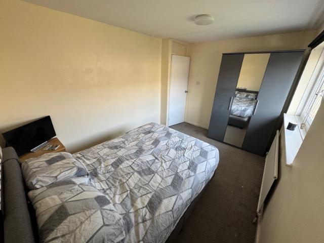 Room at Hardie Road, Wakefield
